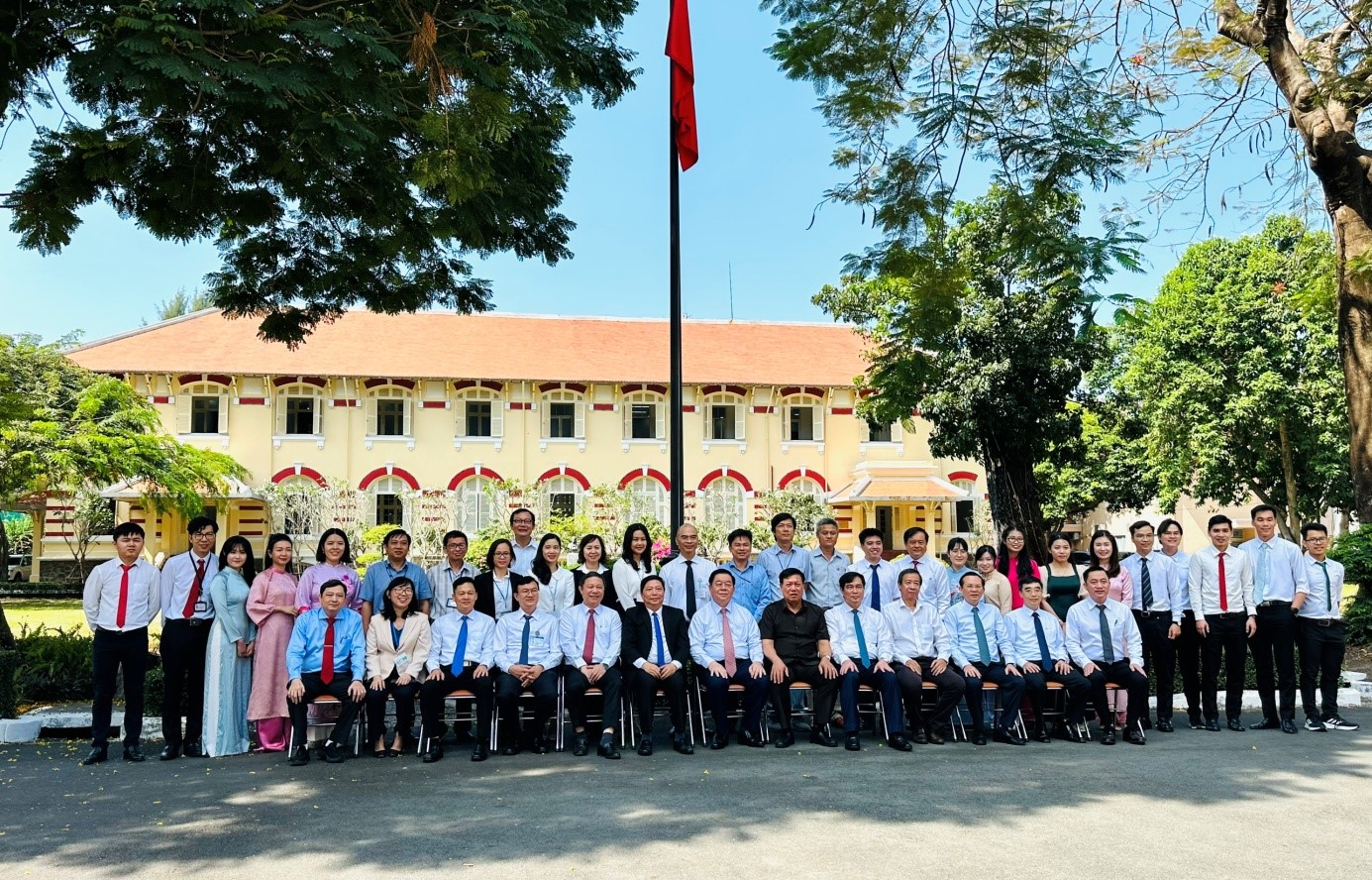 TRƯỞNG BAN TUYÊN GIÁO TRUNG ƯƠNG THĂM, CHÚC MỪNG VIỆN PASTEUR TP. HỒ CHÍ MINH NHÂN DỊP 69 NĂM ...